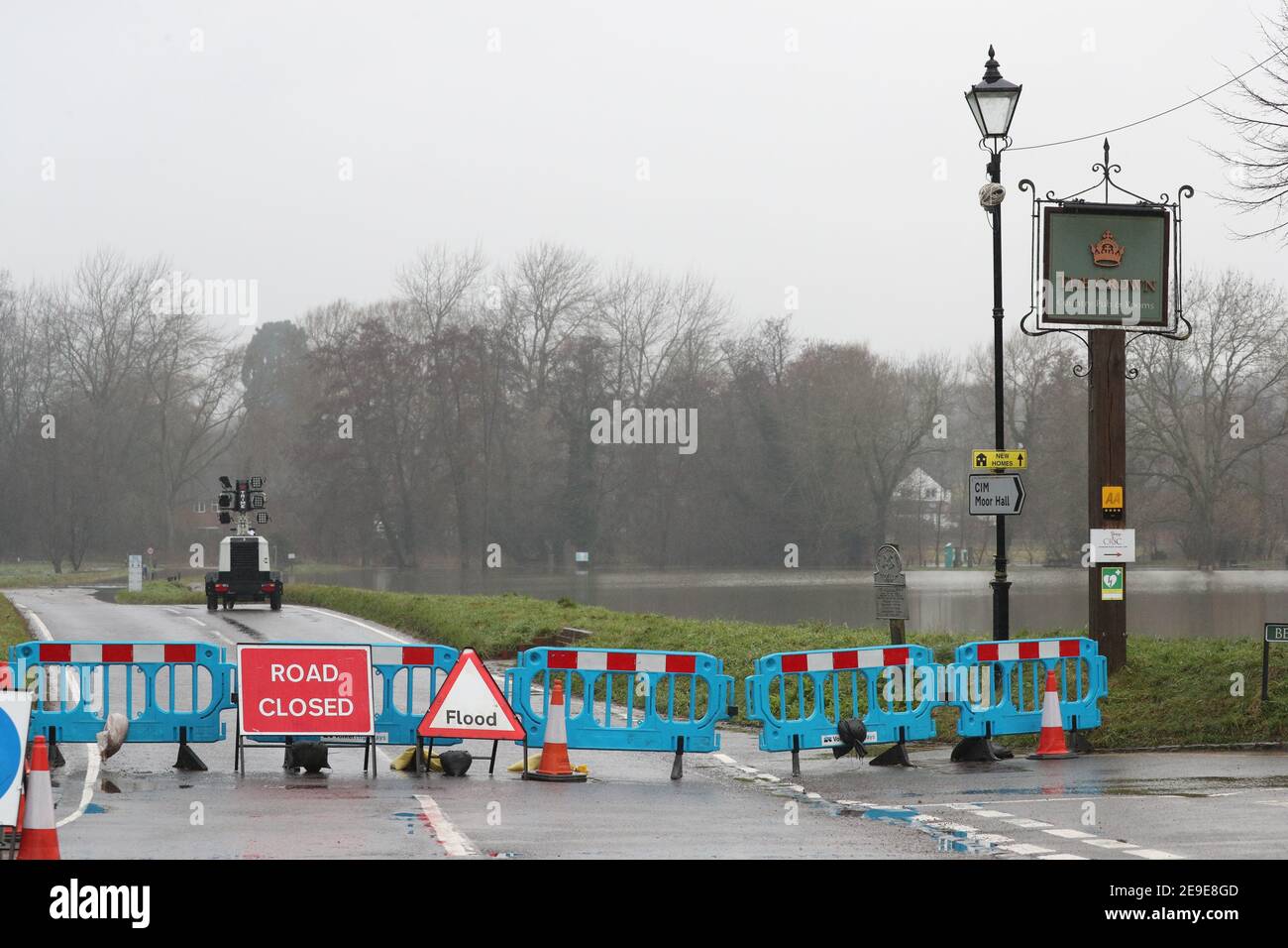 Flooding in wraysbury hi-res stock photography and images - Alamy