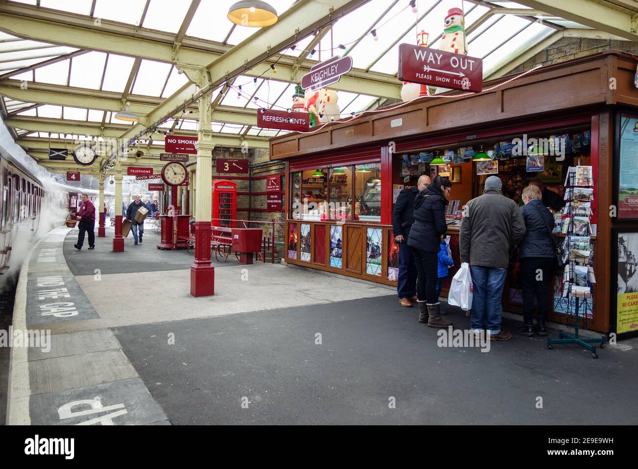 Traditional british railways station hi-res stock photography and ...