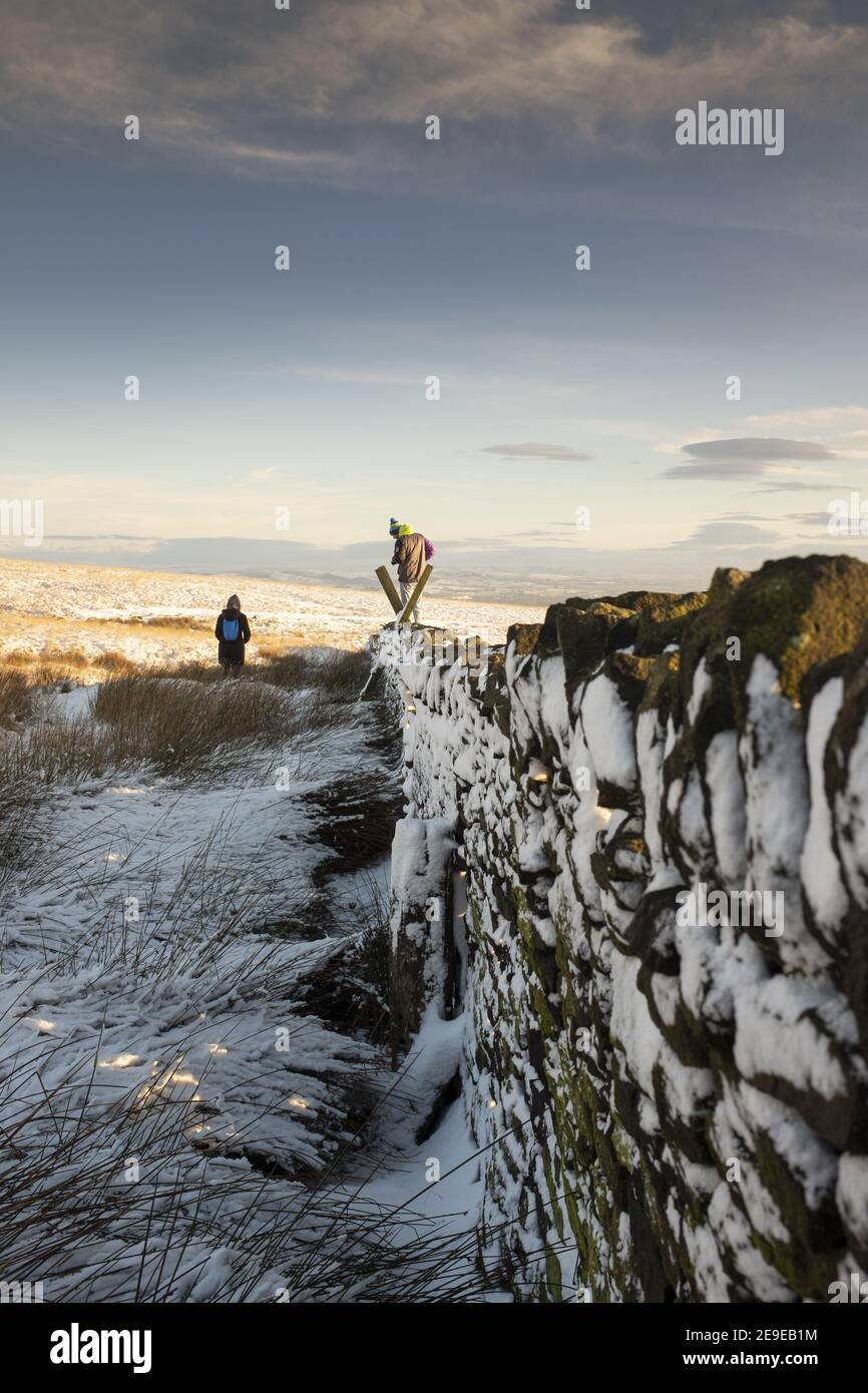 Snowy lancashire landscape hi-res stock photography and images - Alamy