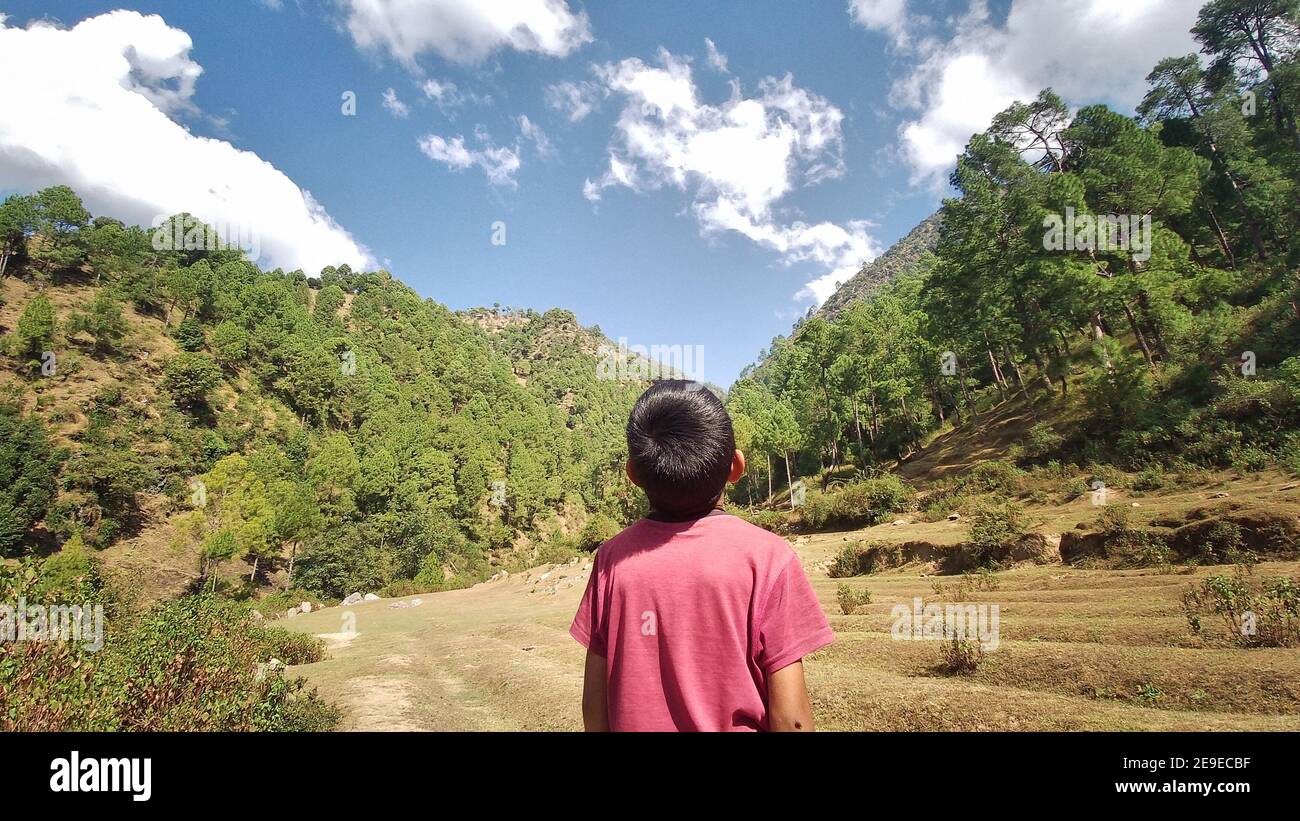 Kid looking up at the sky Stock Photo - Alamy