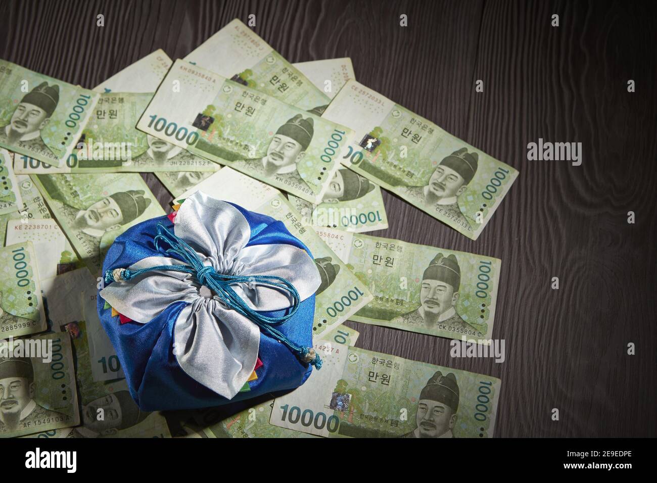 Blue gift box on Korean money Stock Photo - Alamy