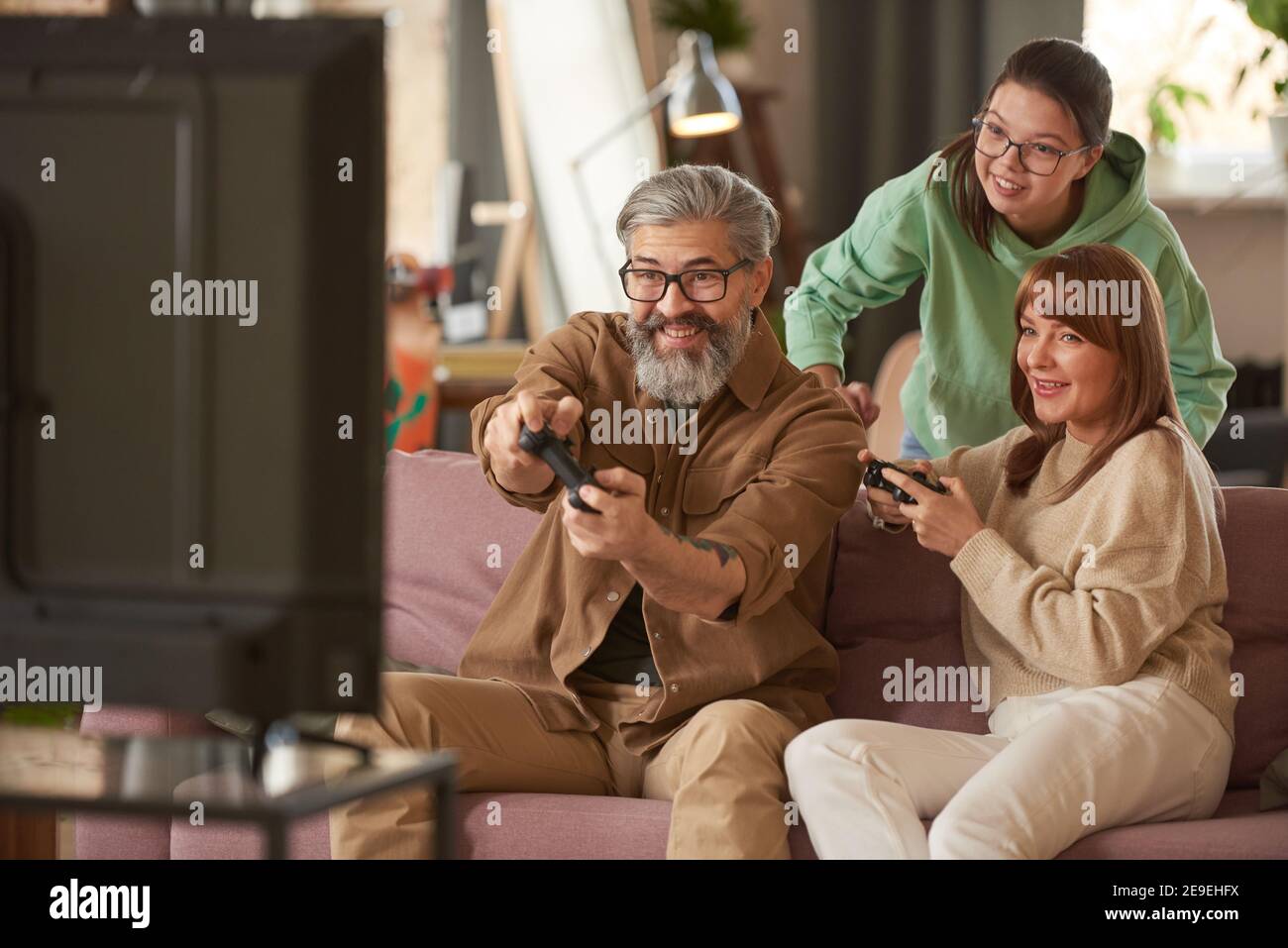 Two men playing mobile game hi-res stock photography and images - Alamy