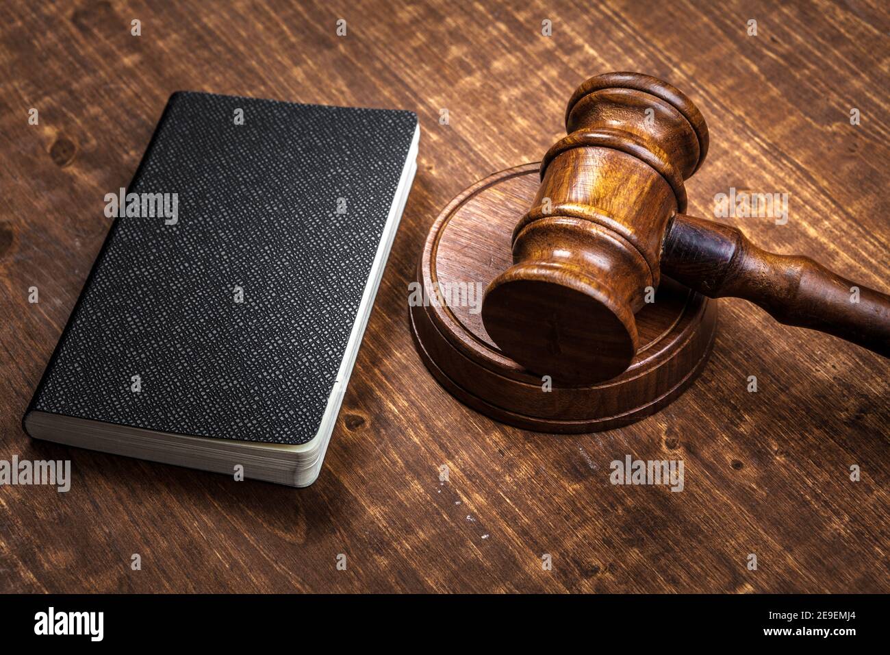 Image of wooden judge hammer on notepad Stock Photo - Alamy