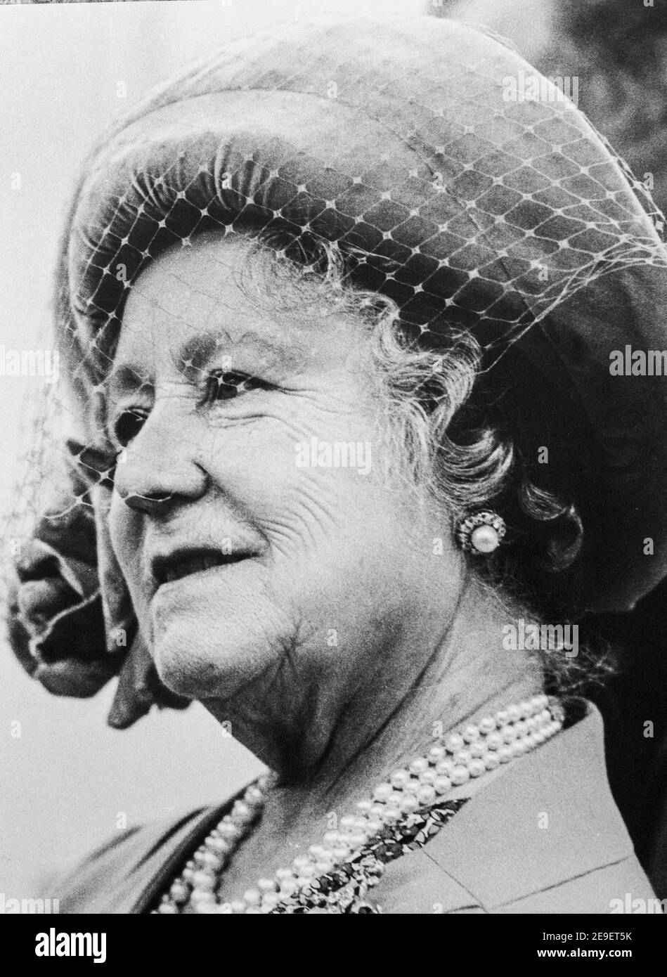 The queen uk Black and White Stock Photos & Images - Alamy