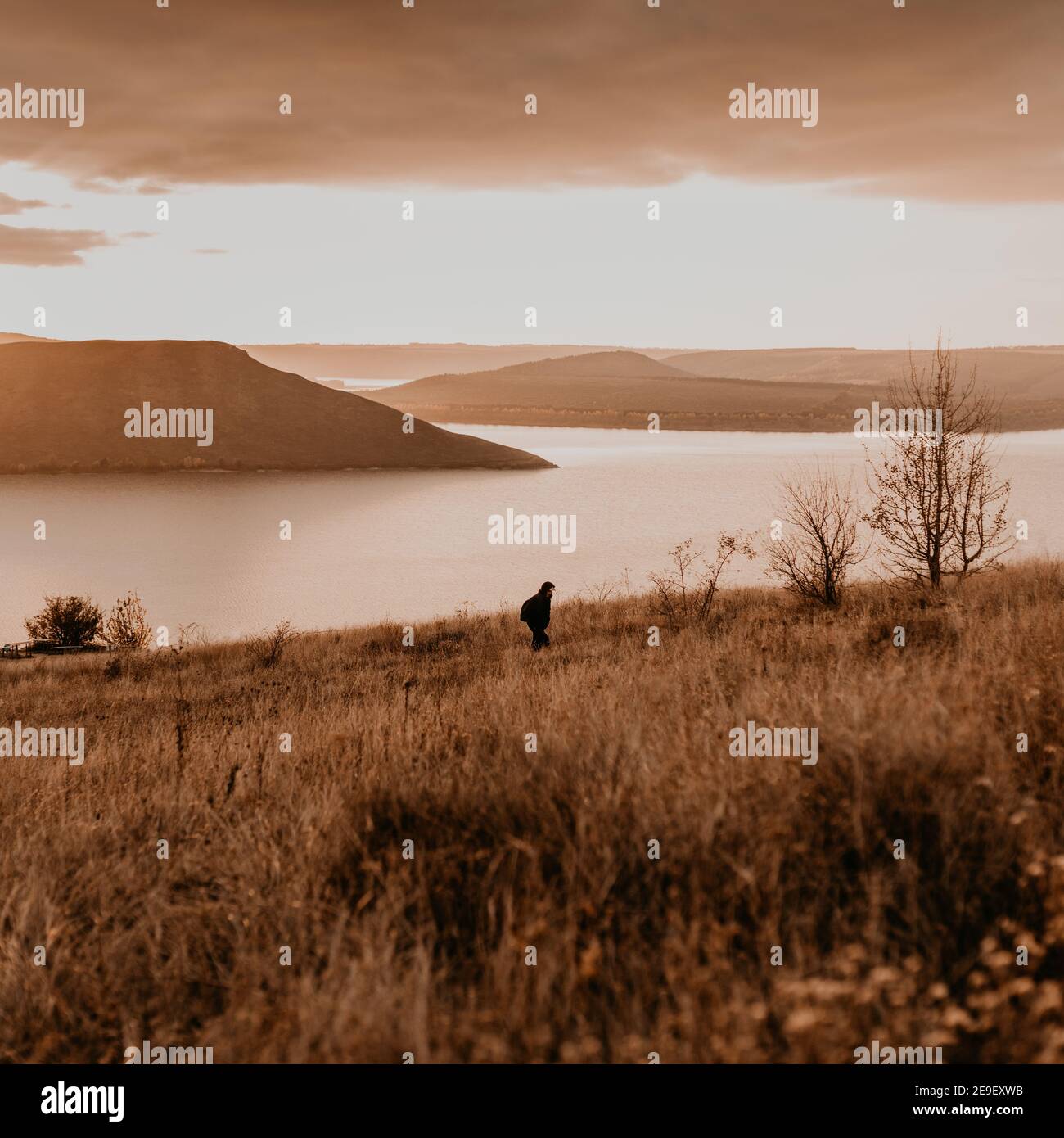 Man cliff sunset hi-res stock photography and images - Alamy