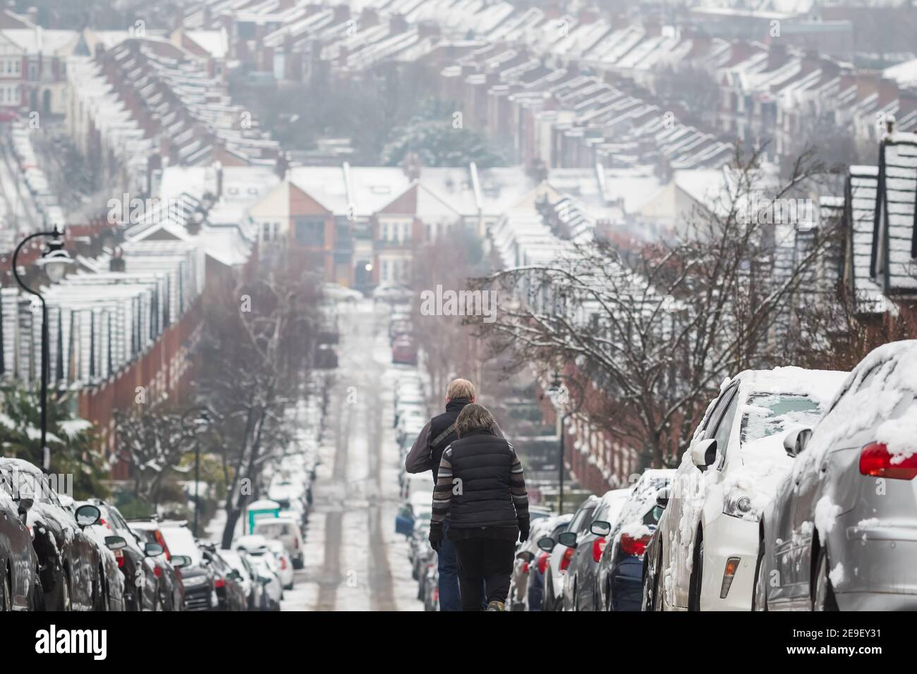 Crouch down hi-res stock photography and images - Alamy