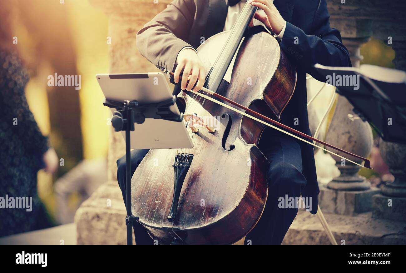 A performance by the musician with the cello Stock Photo - Alamy