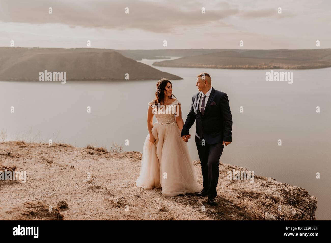 Marriage on the rocks hi-res stock photography and images - Alamy