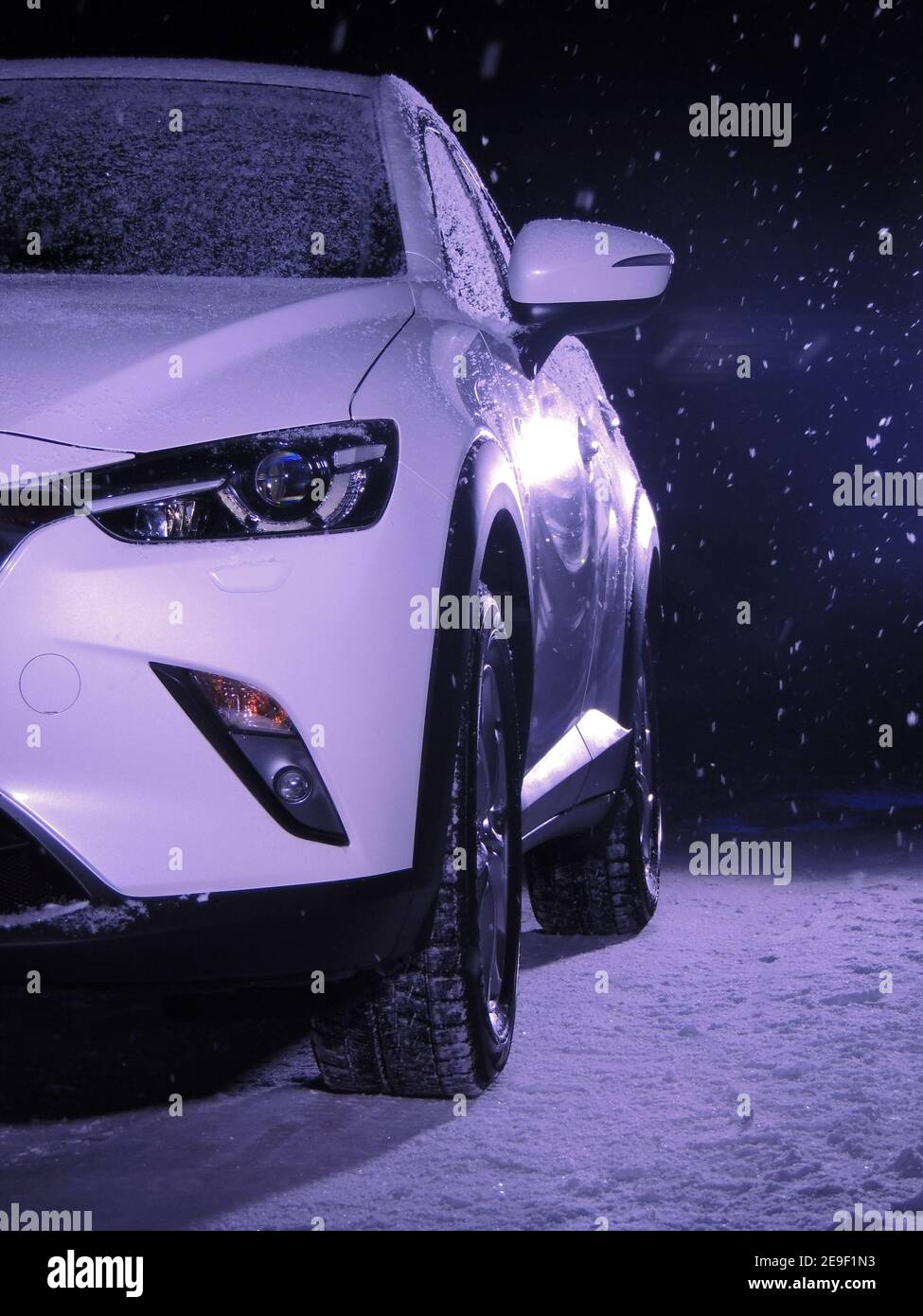Road safety winter car driving hi-res stock photography and images - Alamy