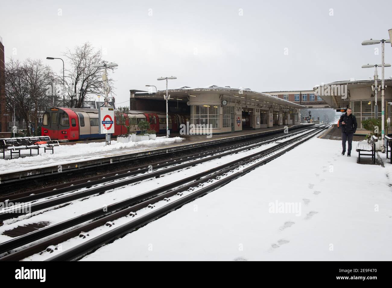 East finchley underground hi-res stock photography and images - Alamy