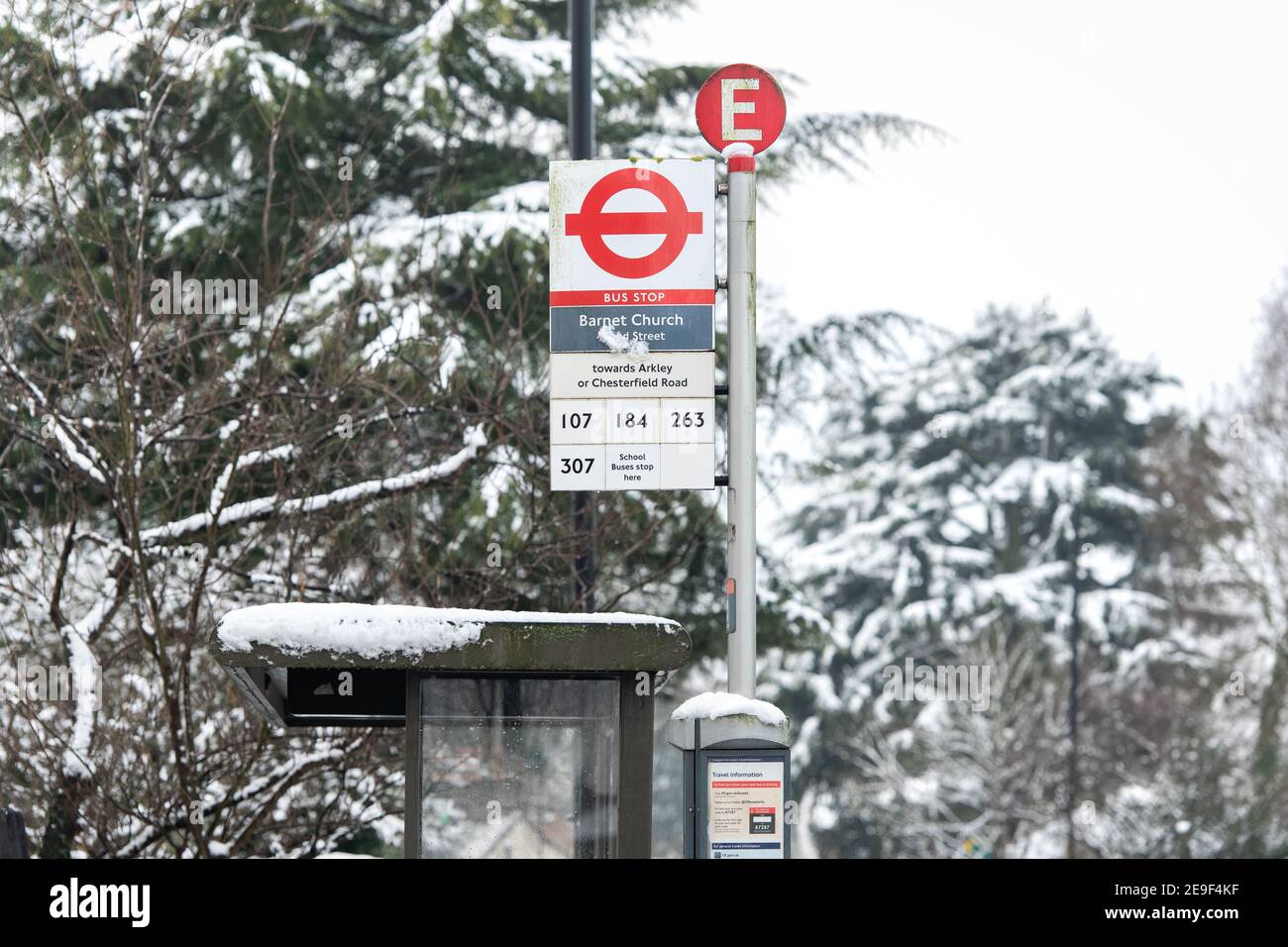Bus stop roundel hi-res stock photography and images - Alamy
