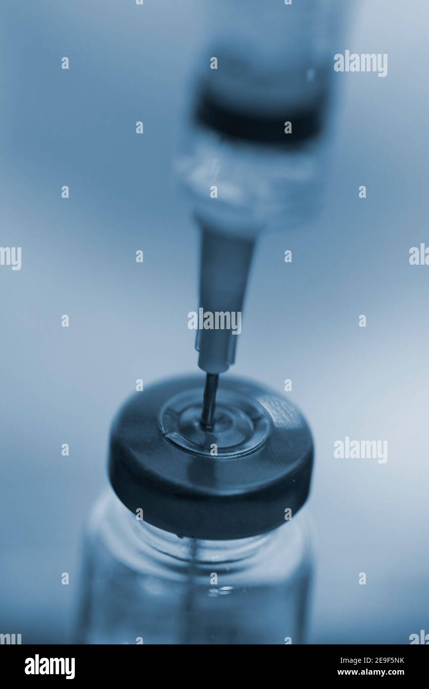 Medical injection hi-res stock photography and images - Alamy