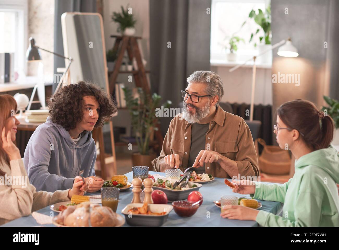 Senior child ethnic talking hi-res stock photography and images - Alamy