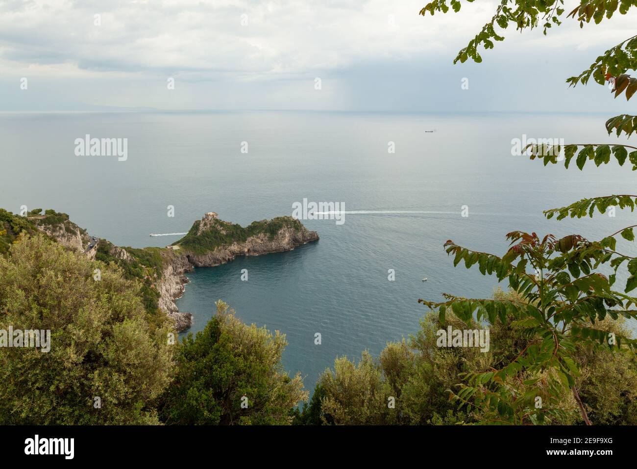Clifftop vantage point hi-res stock photography and images - Alamy