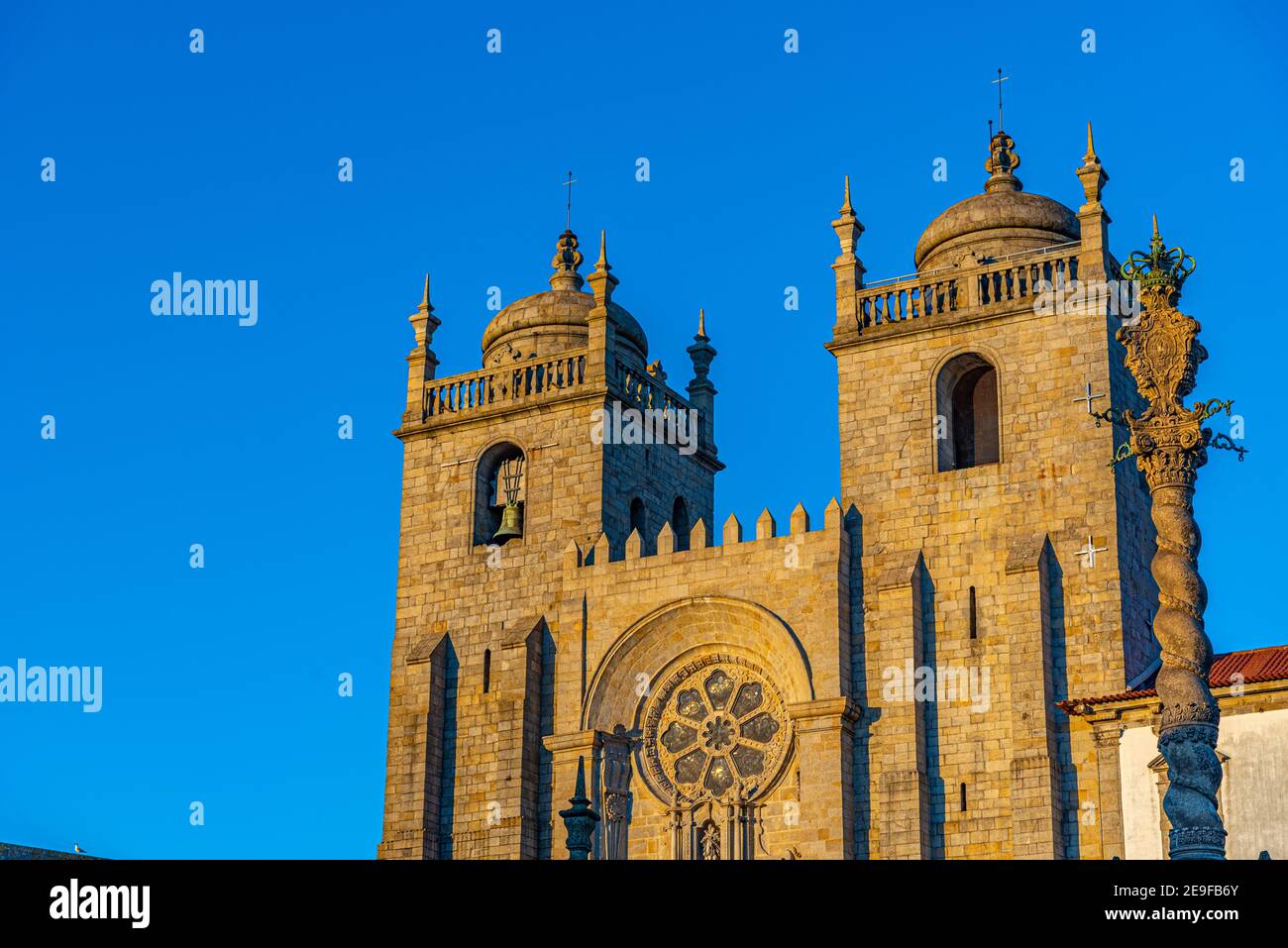 Se catedral porto hi-res stock photography and images - Alamy