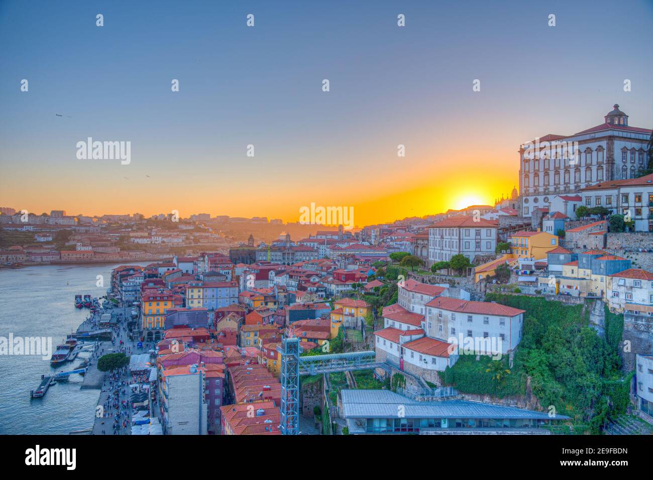 Sunset view of riverside of Douro and episcopal palace in Porto ...
