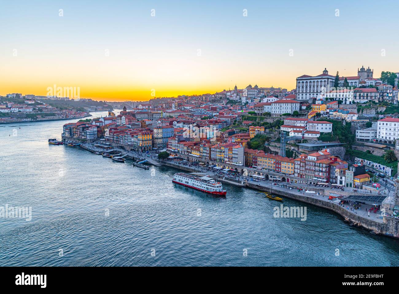 Sunset view of riverside of Douro and episcopal palace in Porto ...