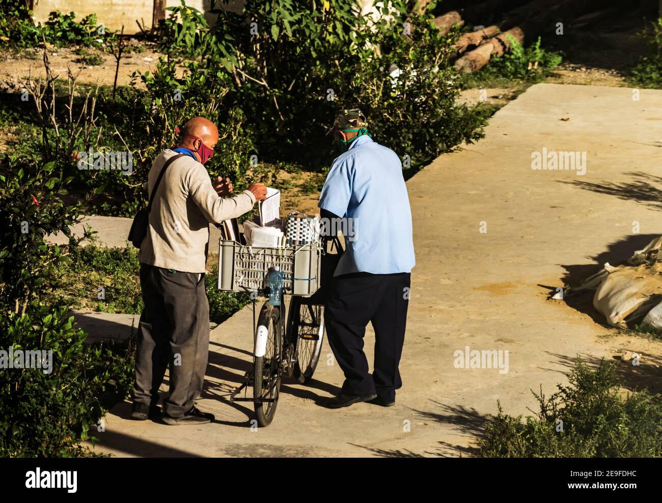 Delivering newspaper bike hi-res stock photography and images - Alamy
