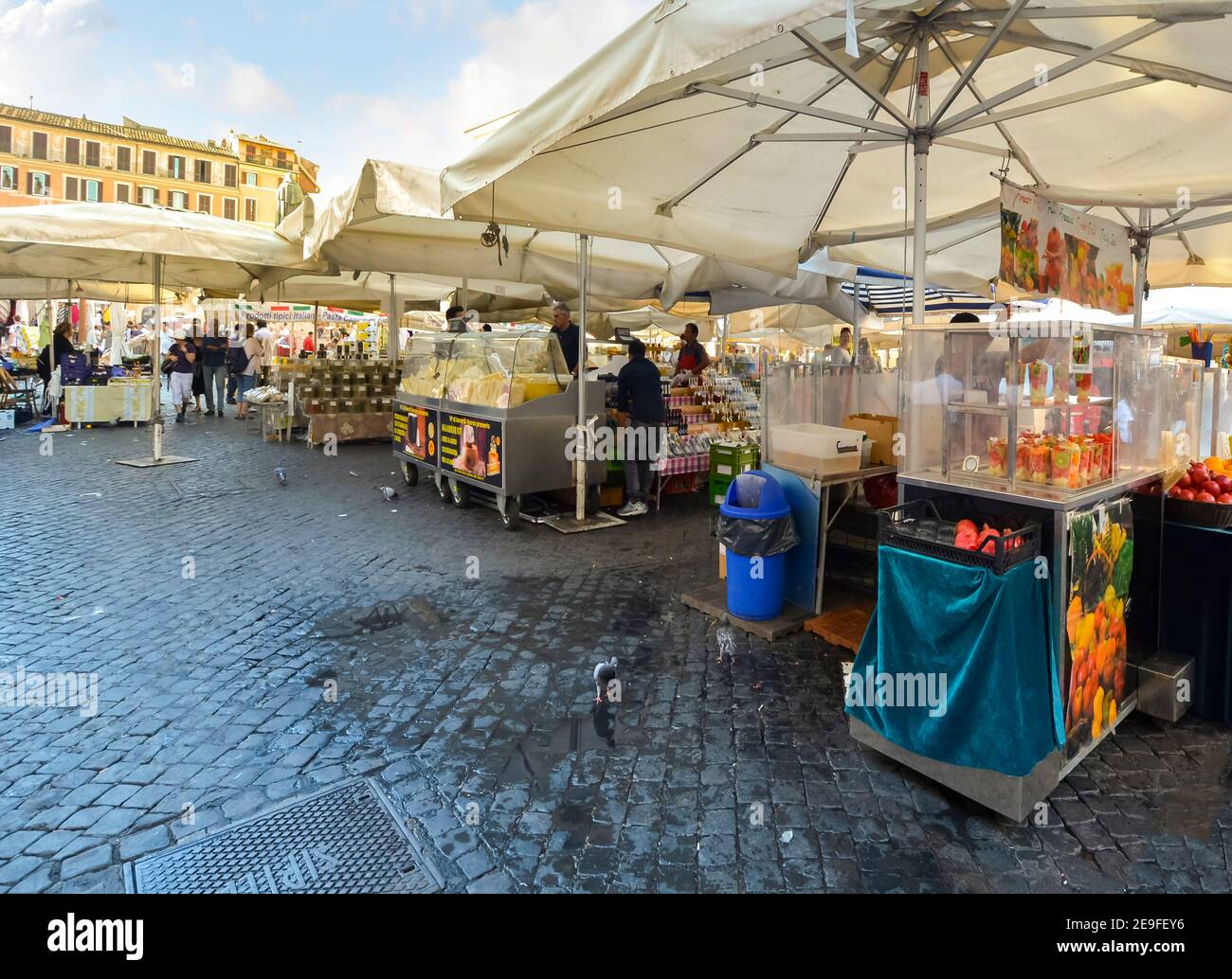 Stores in rome hi-res stock photography and images - Alamy