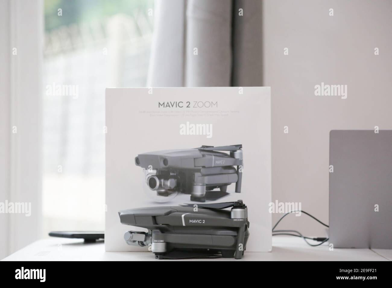 Dji mavic mini flying hi-res stock photography and images - Alamy