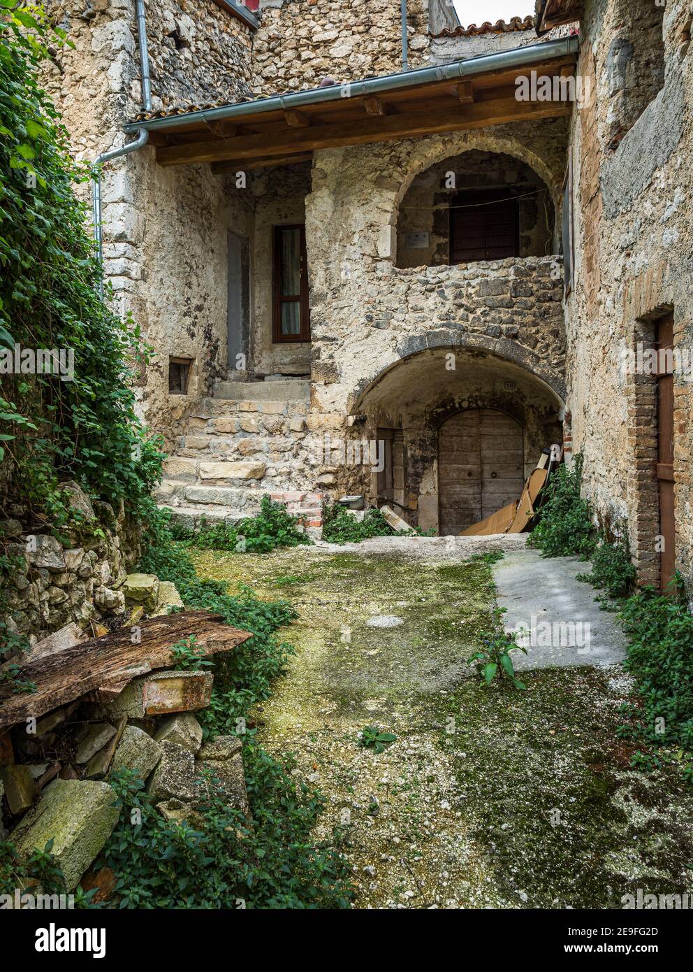 Medieval stone steps hi-res stock photography and images - Alamy
