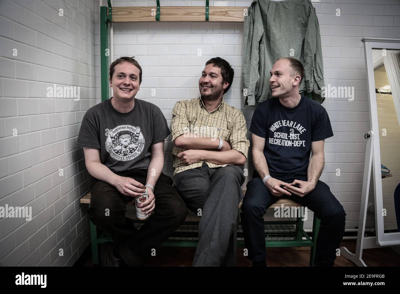 EXCLUSIVE: The Wave Pictures posing for photos back stage before their ...