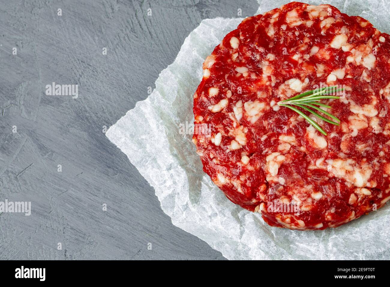 Fresh raw home made minced beef steak burger Stock Photo - Alamy