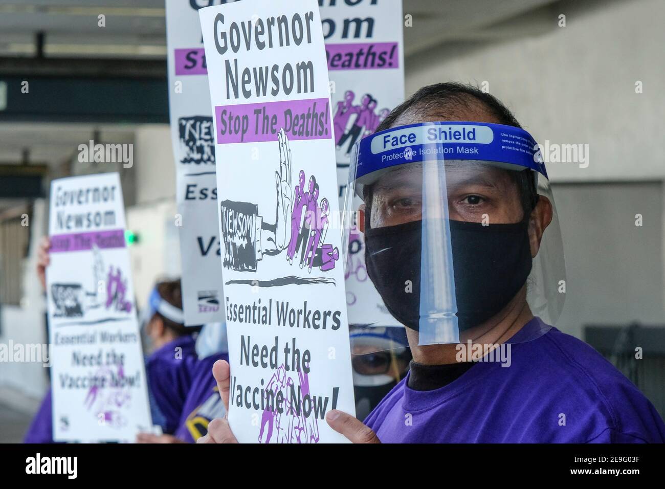 List of essential workers hi-res stock photography and images - Alamy