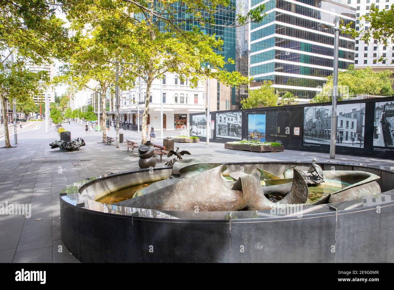 Tank stream bronze fountain sculpture in Herald Square Circular Quay ...