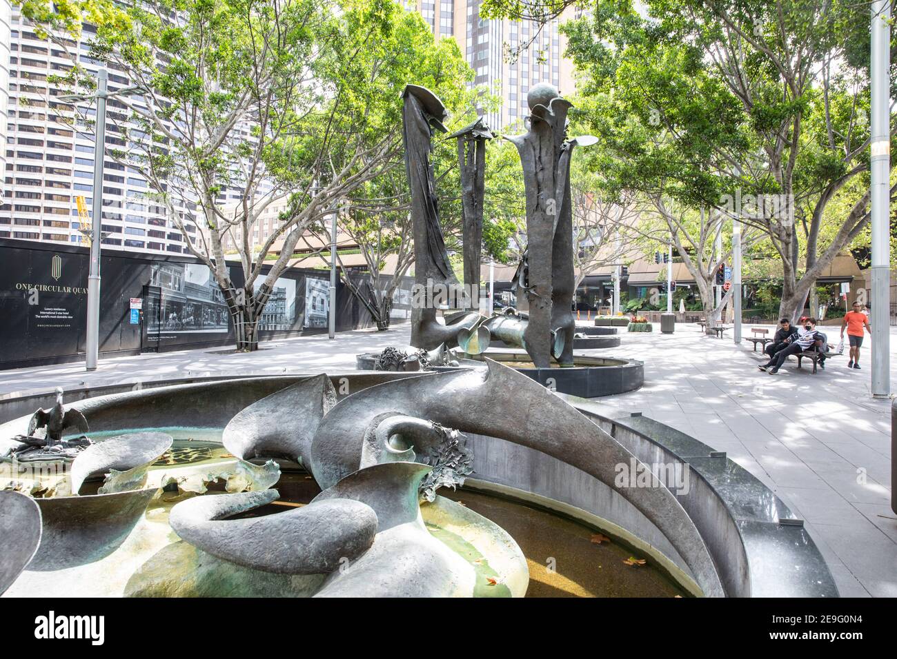 Tank stream bronze fountain sculpture in Herald Square Circular Quay ...