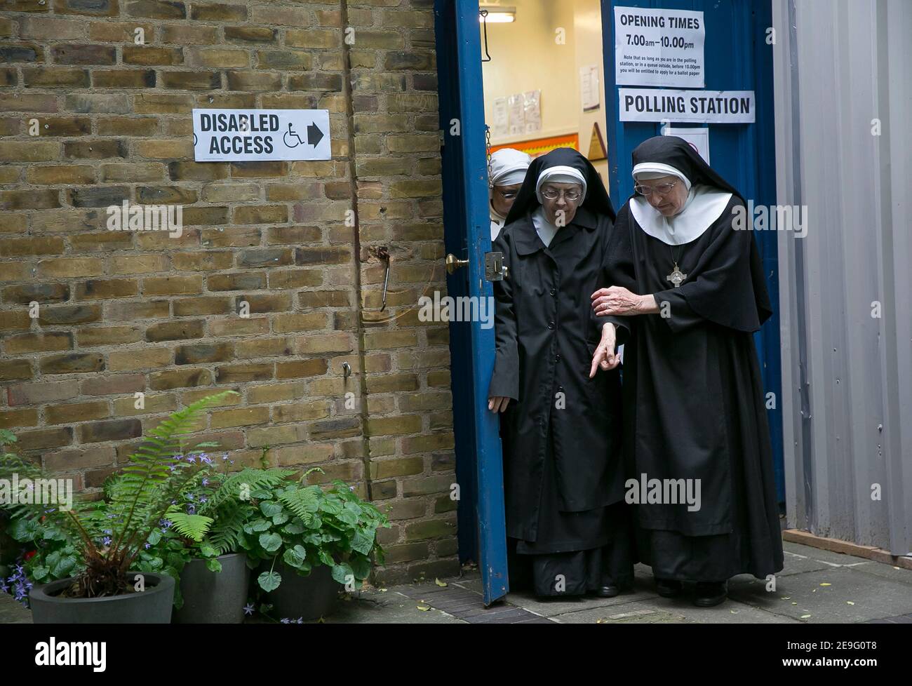 Benedictine nuns from the Tyburn convent, Hyde Park, London, leave a ...
