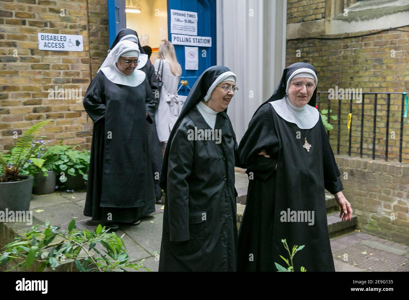 Benedictine nuns from the Tyburn convent, Hyde Park, London, leave a ...