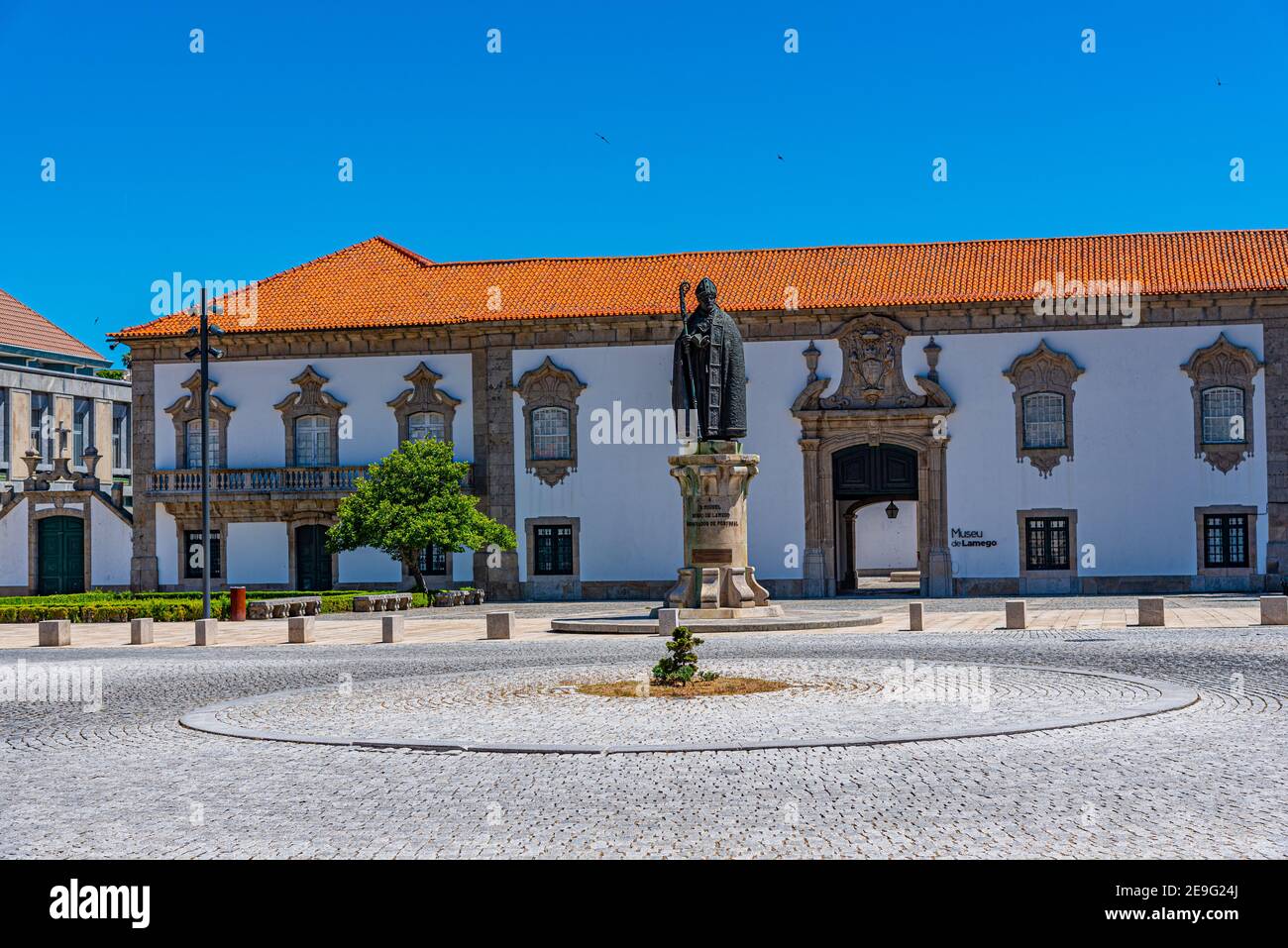 Blue house roundabout hi-res stock photography and images - Alamy