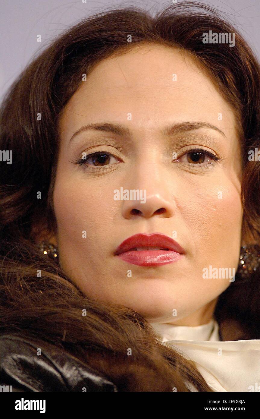 Jennifer lopez press conference jennifer hi-res stock photography and ...