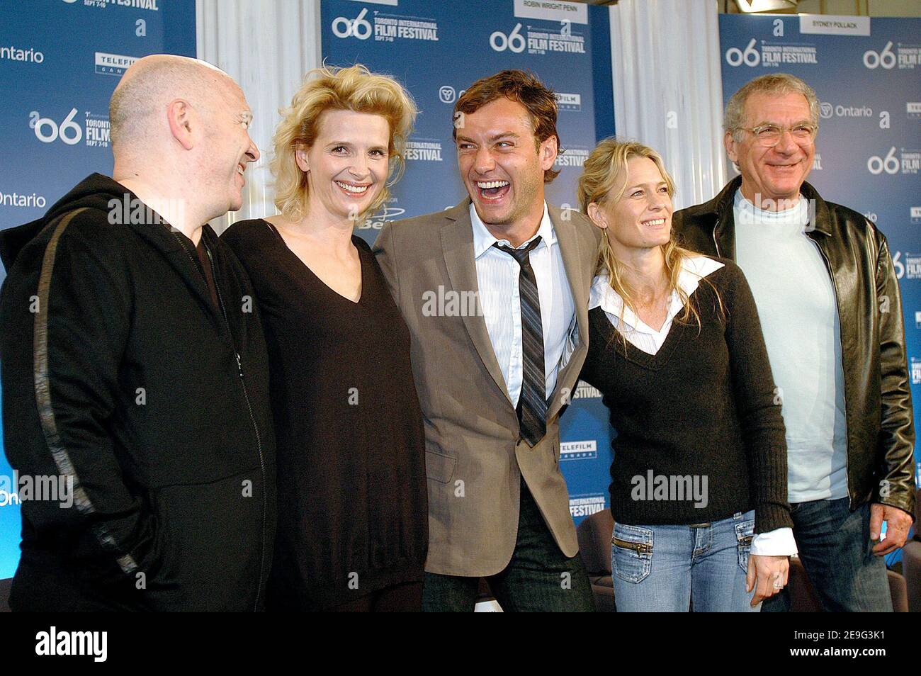 (L-R): Director Anthony Minghella, Juliette Binoche, Jude Law, Robin ...