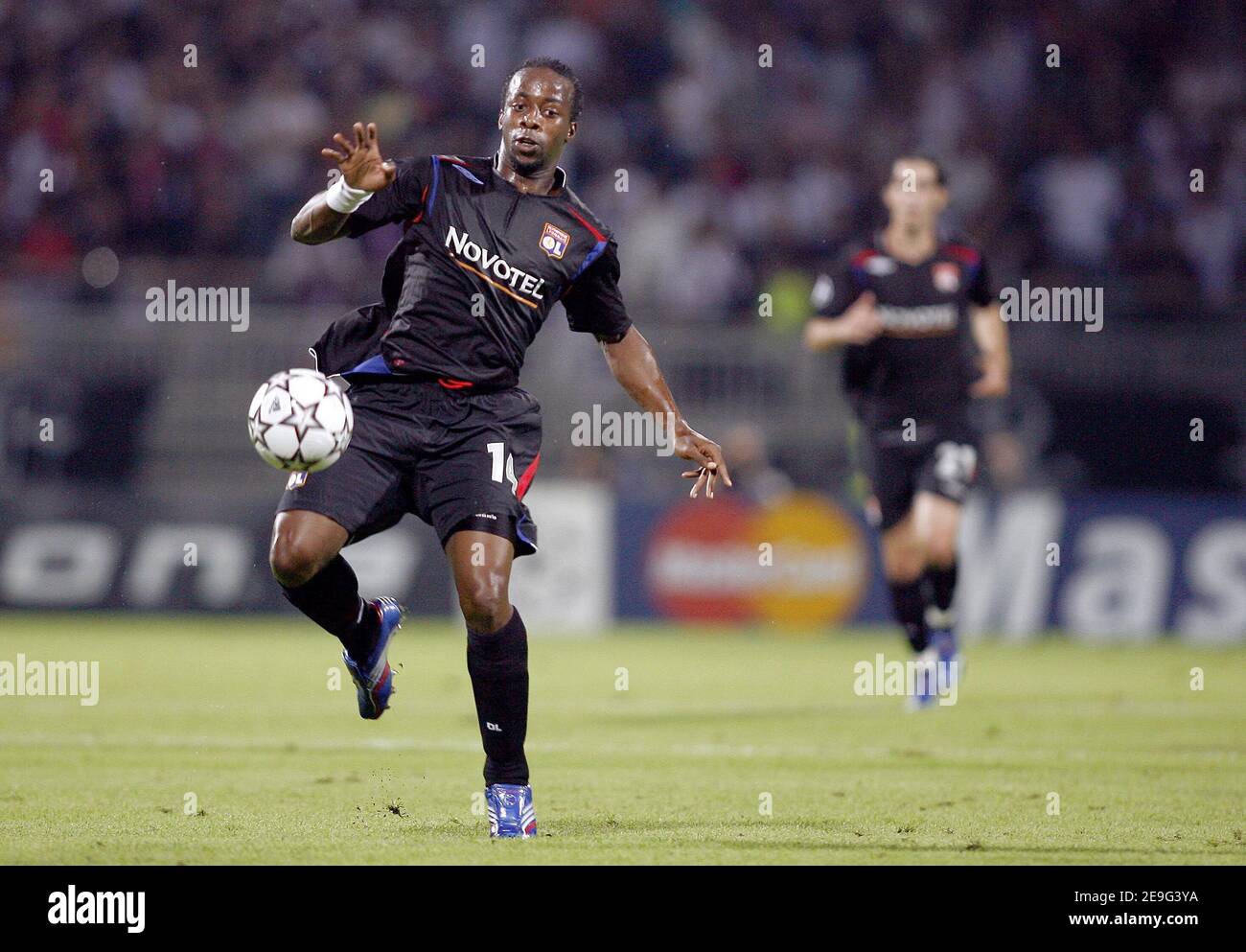Olympique lyonnais sidney govou in action hi-res stock photography and ...