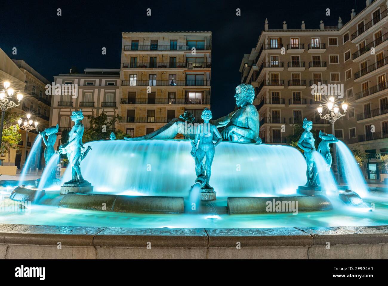 Historical fountain of Neptune in Plaza de la Virgen at night. Valencia ...
