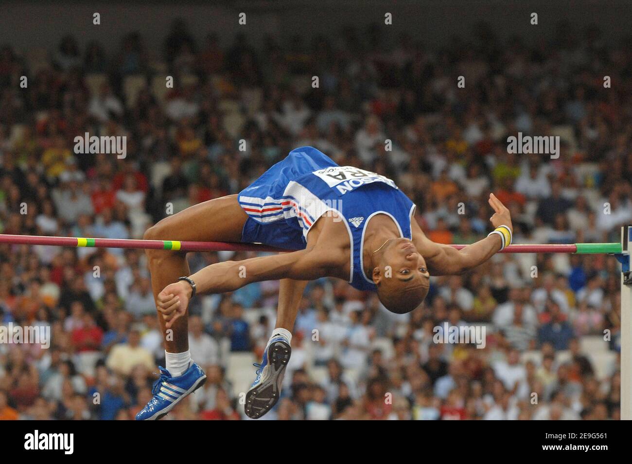 High jump mens hi-res stock photography and images - Alamy