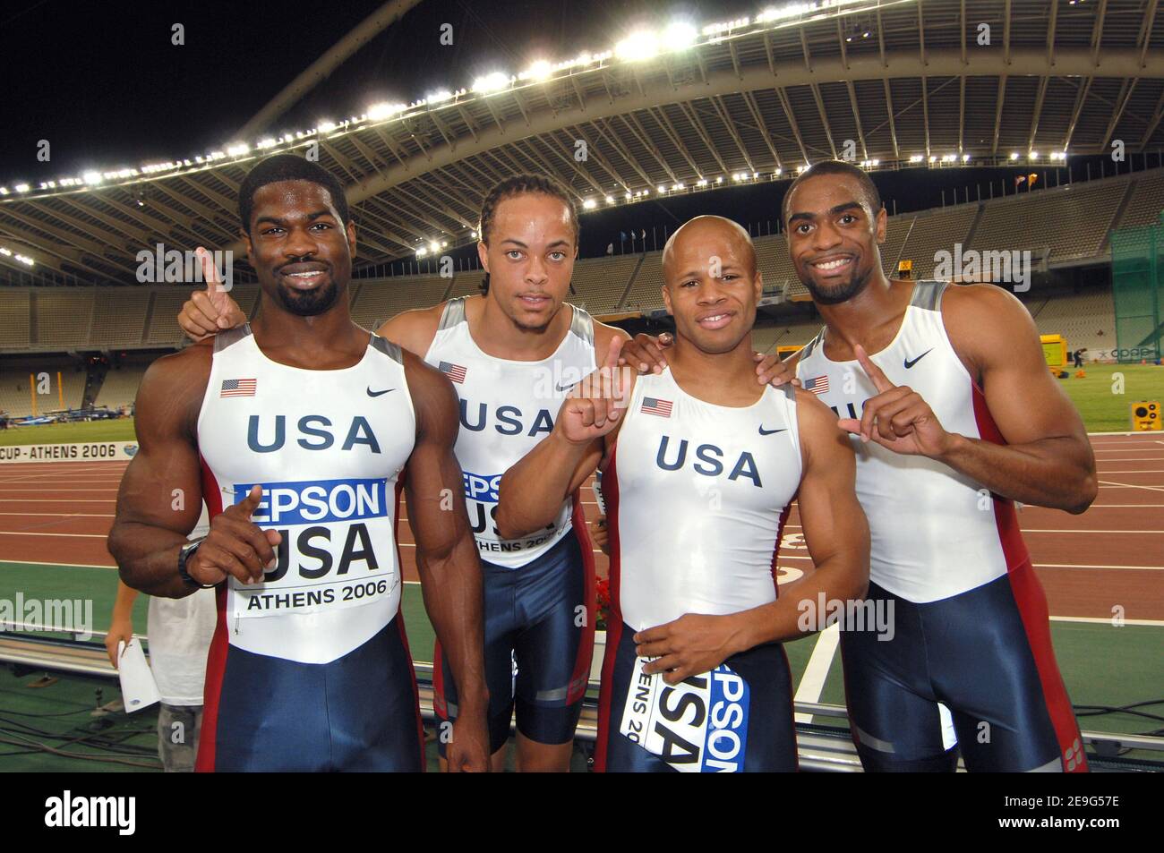 Mens relais hi-res stock photography and images - Alamy