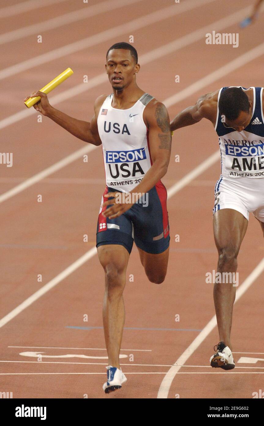 4x400 men relay hi-res stock photography and images - Alamy