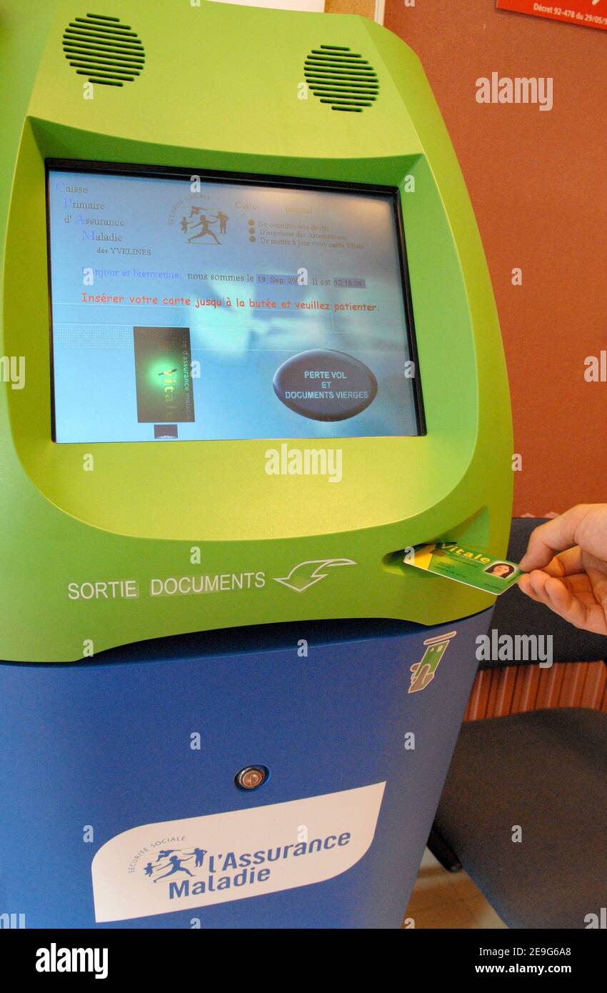 Various views of the new 'Vitale 2' card, featuring a photo ID, a new ...