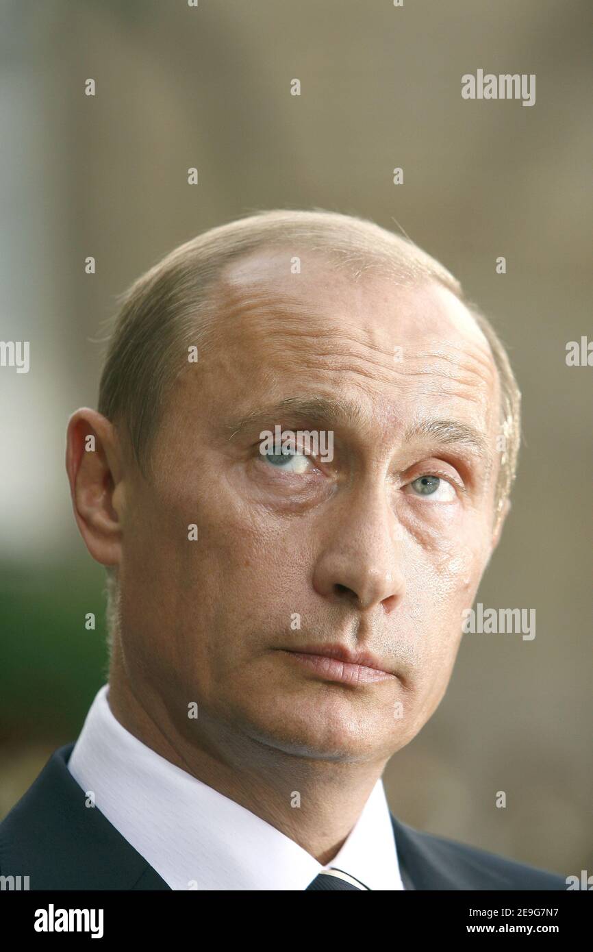 Portrait de vladimir poutine hi-res stock photography and images - Alamy