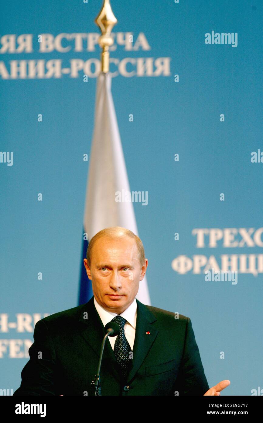 Vladimir poutine 2006 hi-res stock photography and images - Alamy
