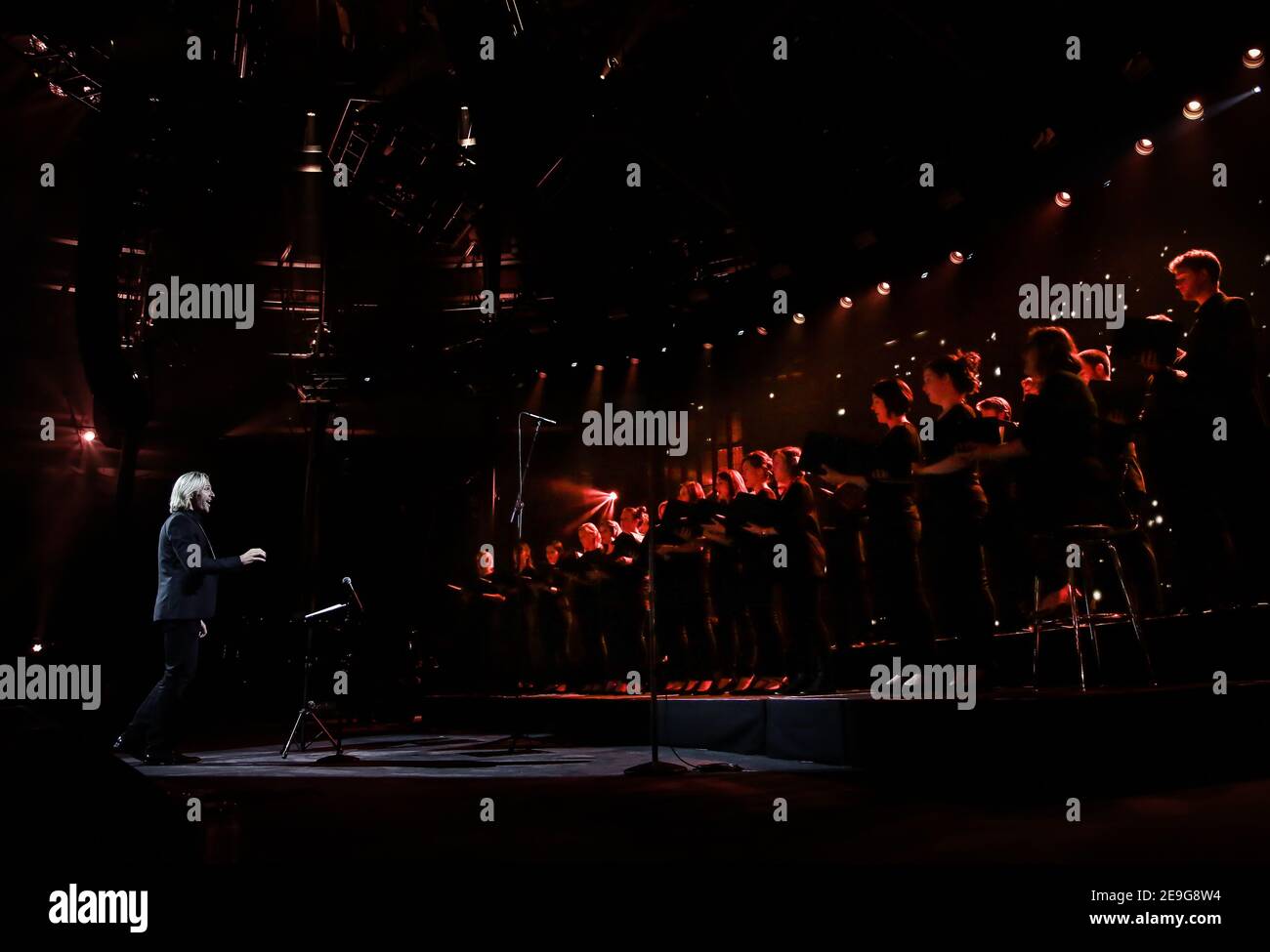 Eric Whitacre performing live on stage with The Eric Whitacre Singers ...