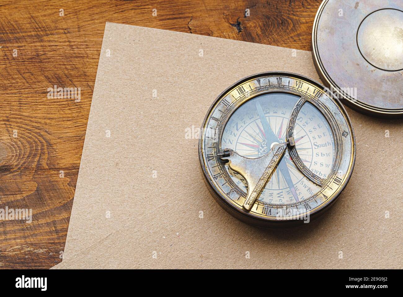 Vintage metal compass on carton paper close up Stock Photo - Alamy