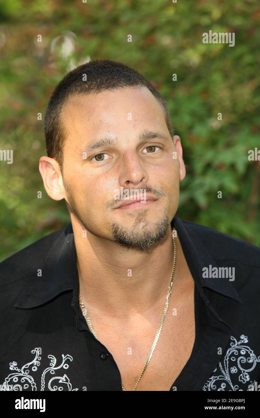 US actor Justin Chambers from 'Grey's anatomy' poses on the Japanese ...