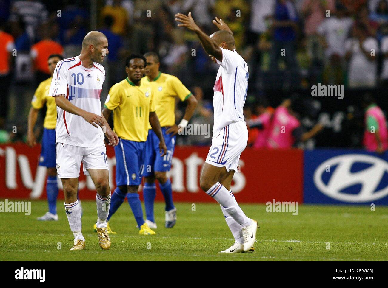 France's Thierry Henry Henry clebrates his goal with Zinedine Zidane ...