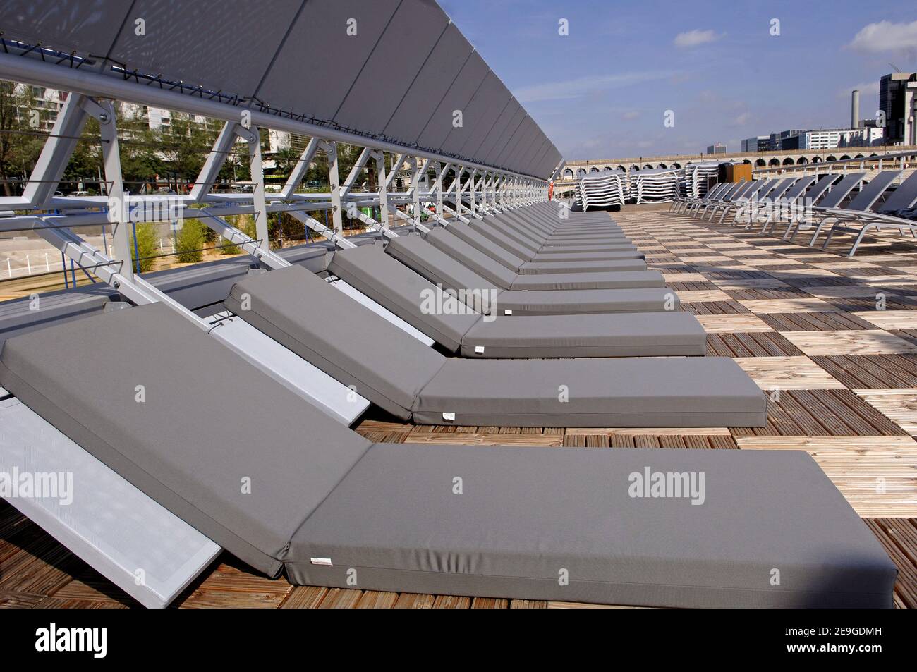 Opening of the new swimming pool floating on the Seine, in the 13th ...