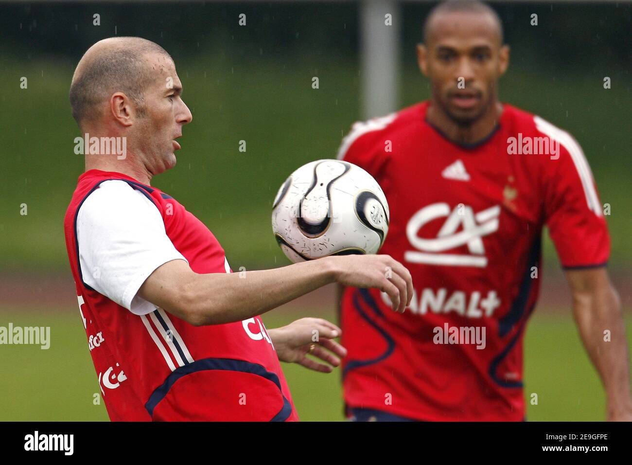 France's Thierry Henry and Zinedine Zidane during a last training ...