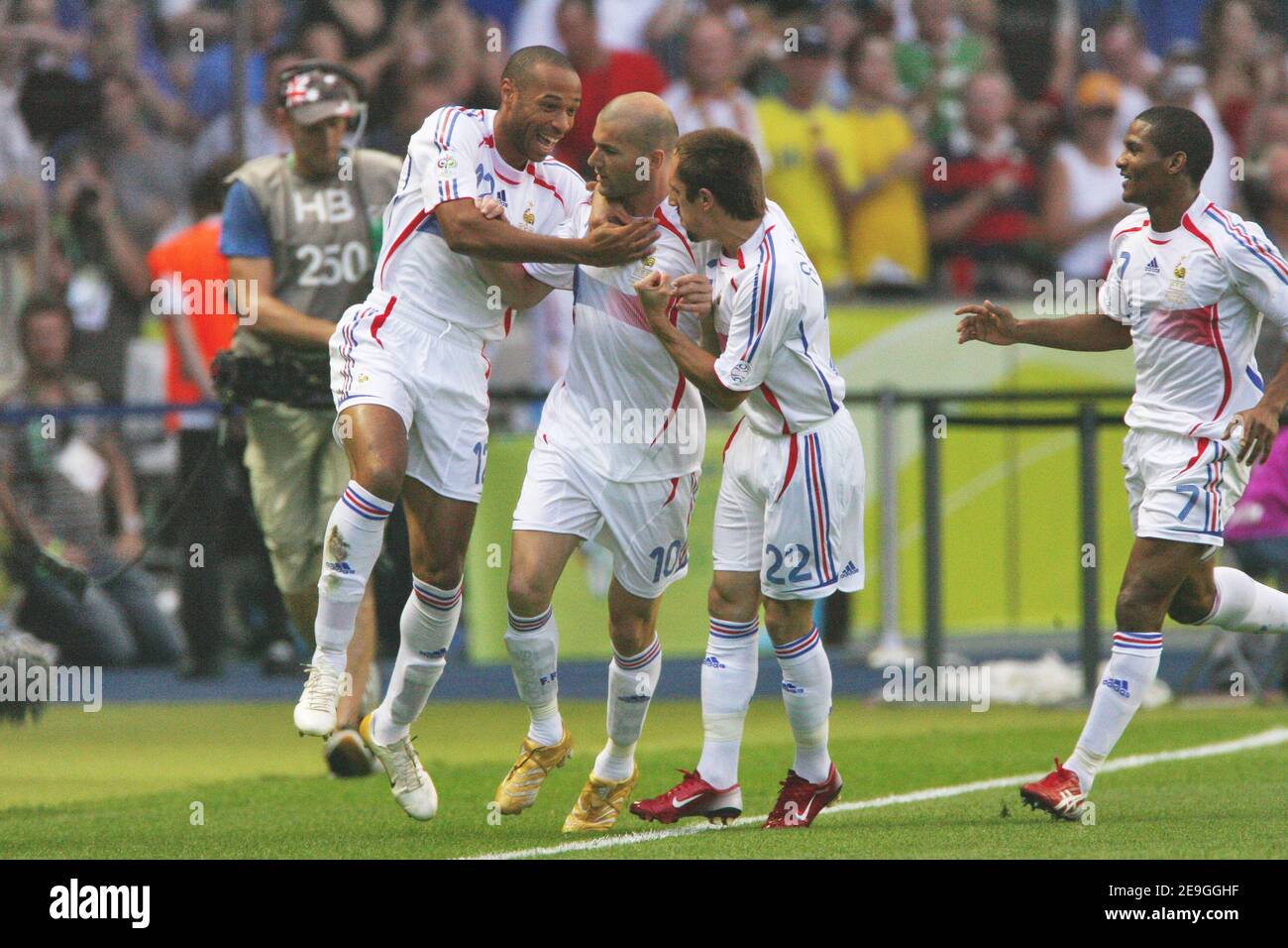 Thierry henry france celebrates hi-res stock photography and images - Alamy